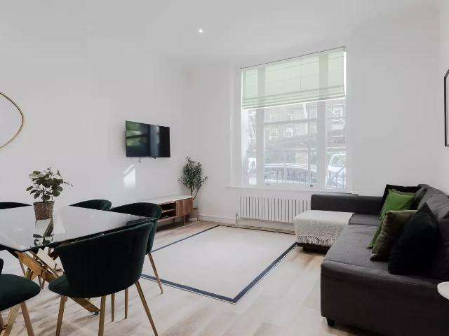 Apartment at Spring Street, City of Westminster