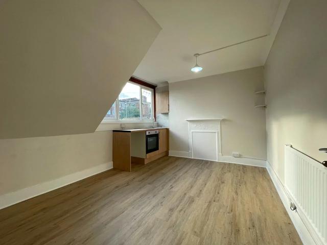 Apartment at Springfield Gardens, Greater London