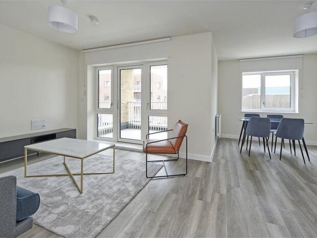 Apartment at Springfield Drive, Greater London