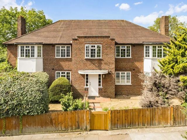 Apartment at Springfield Road, Greater London