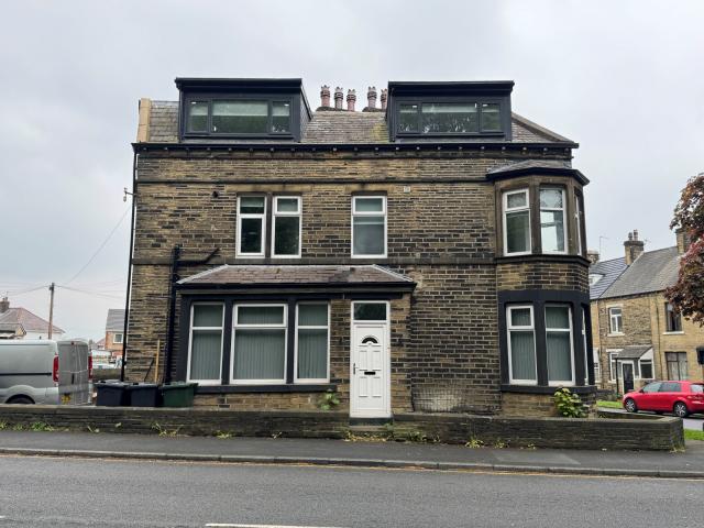 apartment at Squire Lane Bradford, BD8 0BB