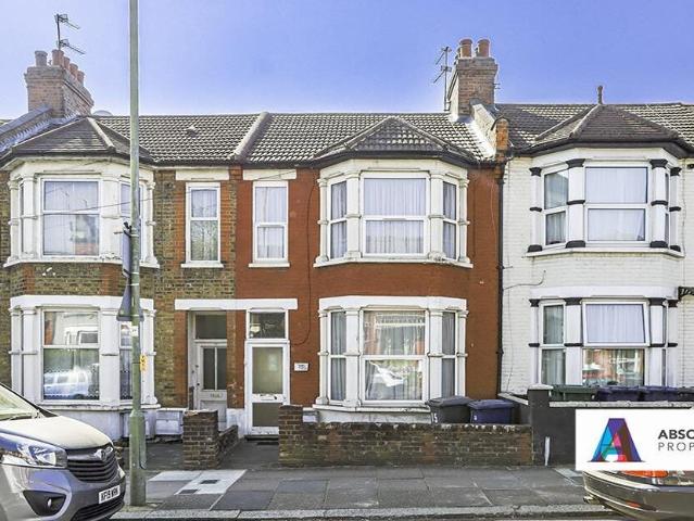 Apartment at Squires Lane, Greater London
