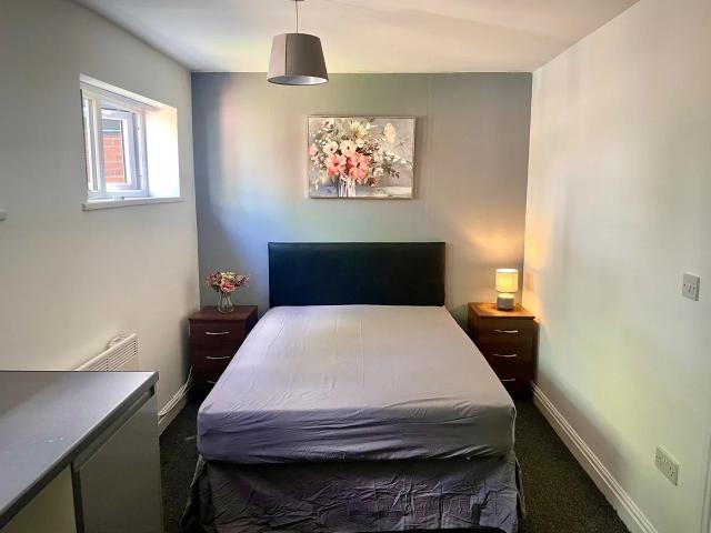 Room at Stuarts Road, Birmingham