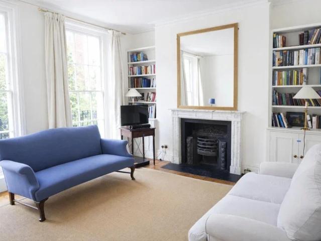 Apartment at St Catherine's Mews, Greater London