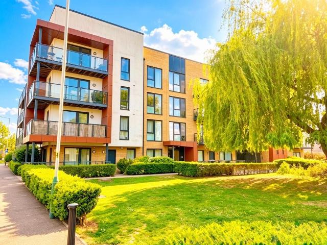 Apartment at St. Clements Avenue, Greater London