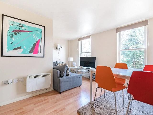 Apartment at St Andrew's Road, Greater London