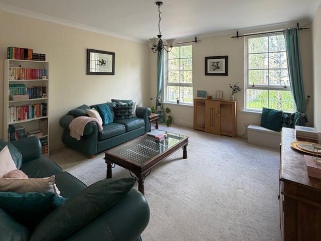 Apartment at St Andrew's Square, Glasgow