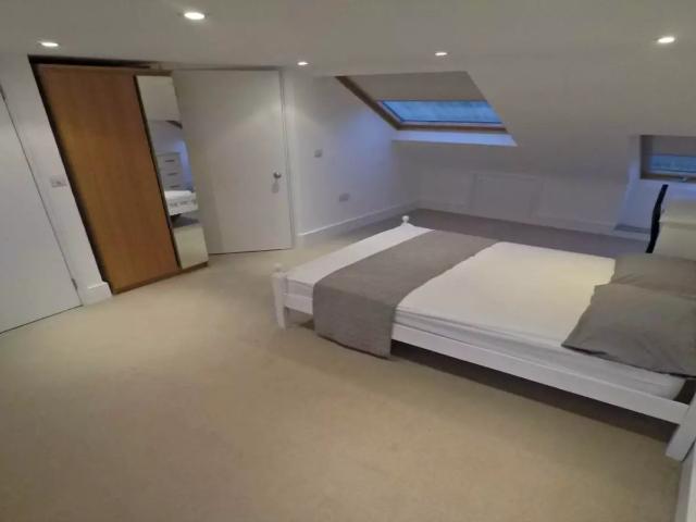 Apartment at St. Ann's Crescent, Greater London