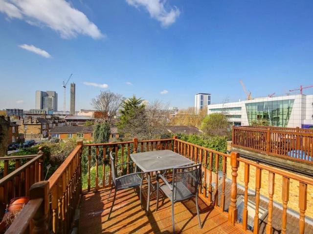Apartment at St. Ann's Hill, Greater London