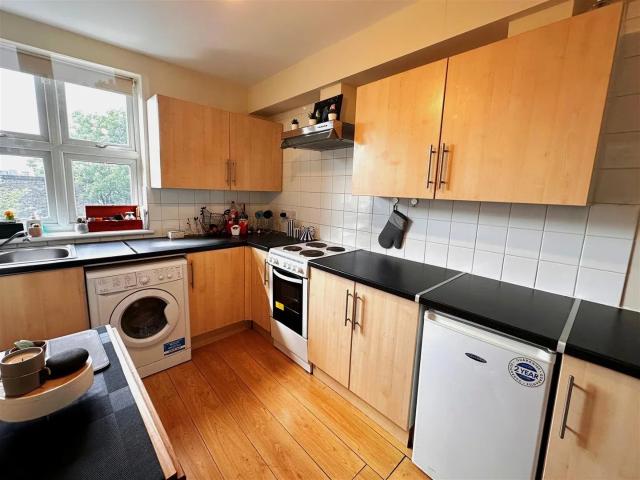 Apartment at St Albans Crescent, Greater London