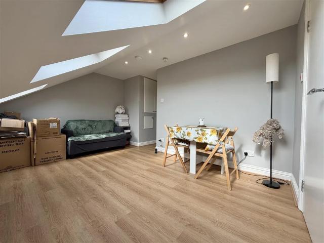 Apartment at St Albans Crescent, Greater London