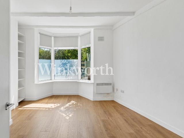 Apartment at St Albans Crescent, Greater London