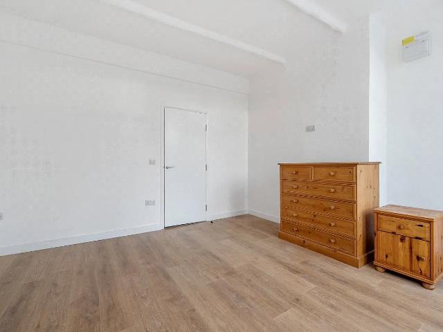 Apartment at St Albans Crescent, Greater London