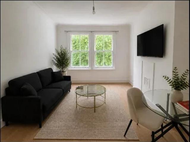 Apartment at St George's Avenue, Greater London