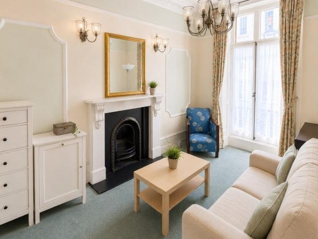 Apartment at St George's Drive, City of Westminster