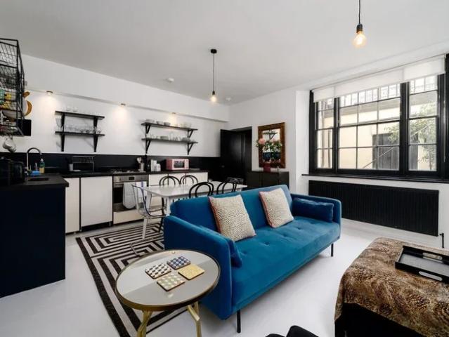 Apartment at St George's Drive, City of Westminster