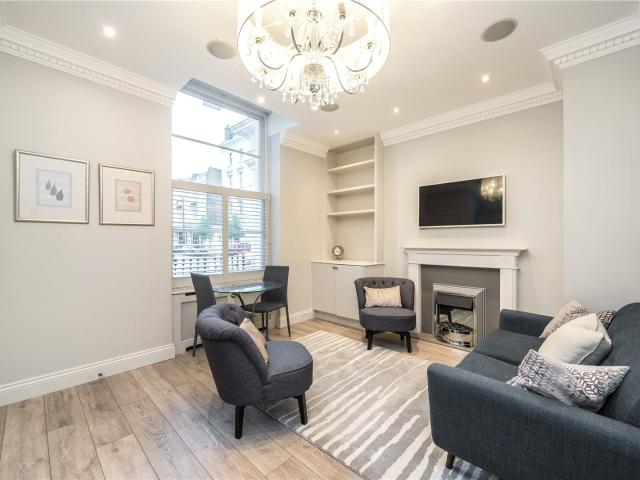 Apartment at St George's Drive, City of Westminster