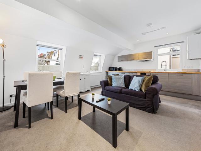 Apartment at St George's Drive, City of Westminster