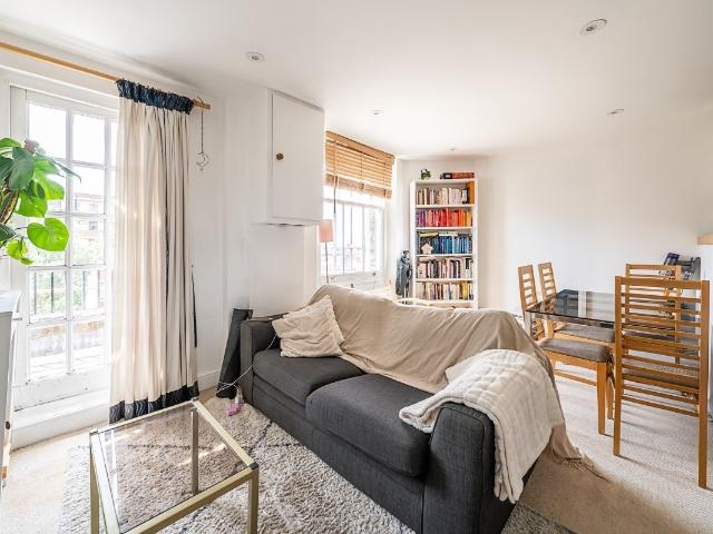 Apartment at St George's Drive, City of Westminster