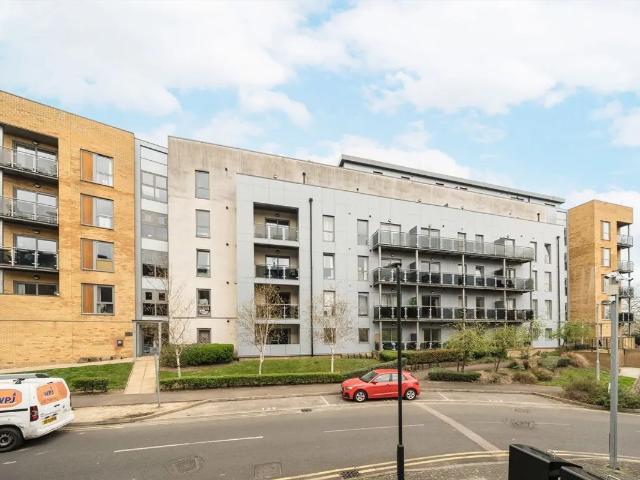 Apartment at St George's Grove, Greater London