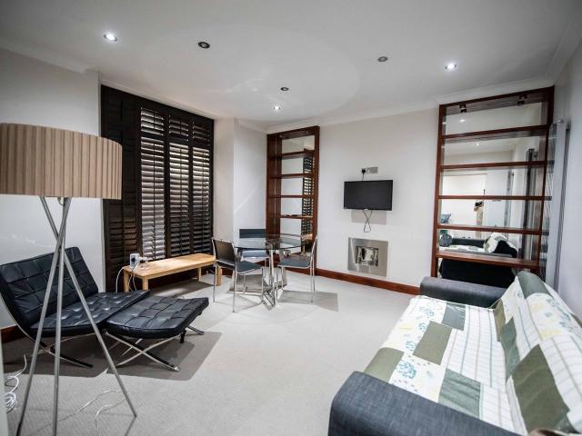 Apartment at St George's Square, City of Westminster
