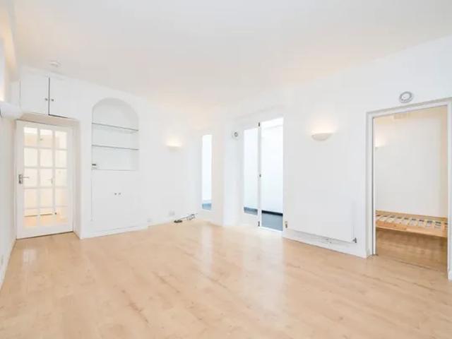 Apartment at St George's Square, City of Westminster