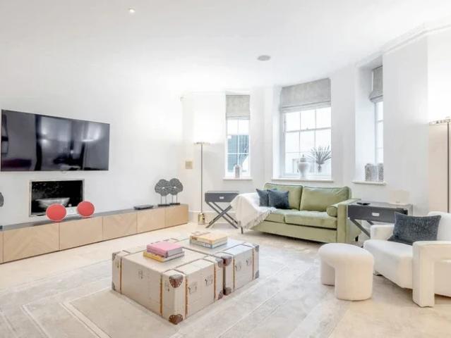 Apartment at St George's Square, City of Westminster