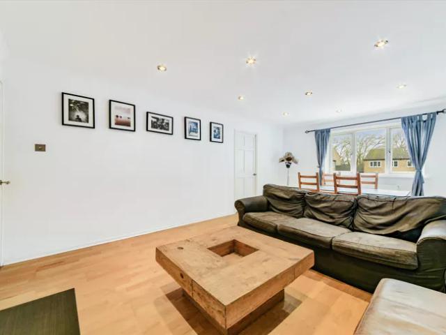 Apartment at St Gerards Close, Greater London