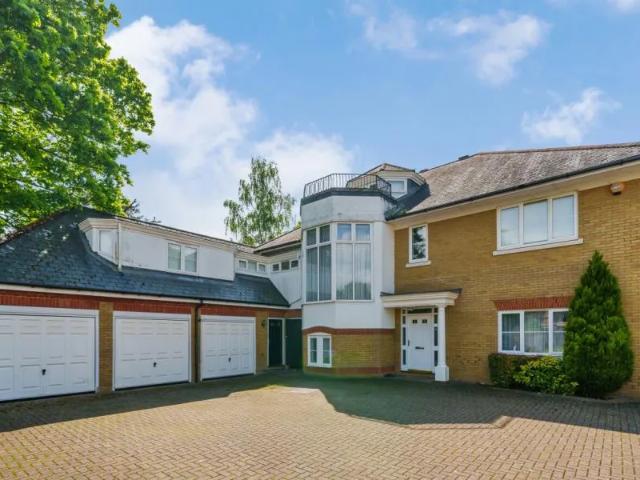 Apartment at St. David's Drive, Borough of Runnymede
