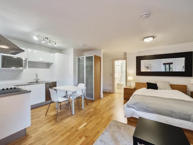 Apartment at St. Helen's Gardens, Greater London