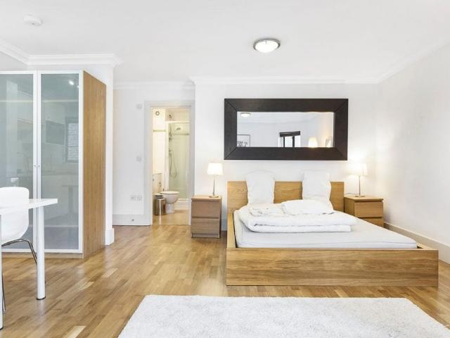 Apartment at St. Helen's Gardens, Greater London