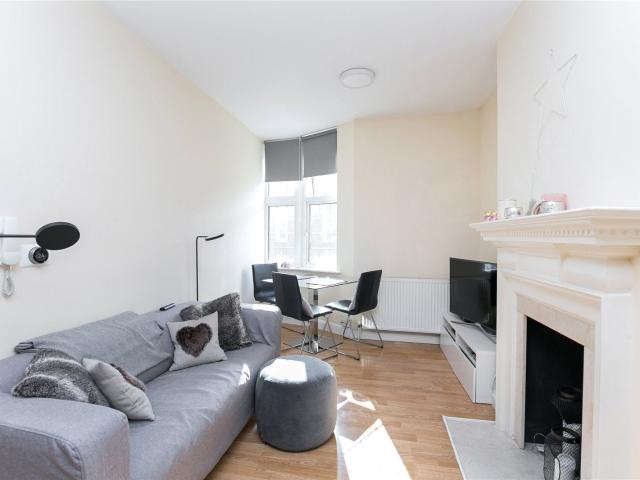 Apartment at St John's Wood High Street, City of Westminster