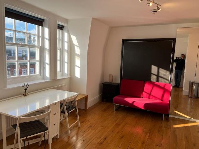 Apartment at St John's Wood High Street, City of Westminster