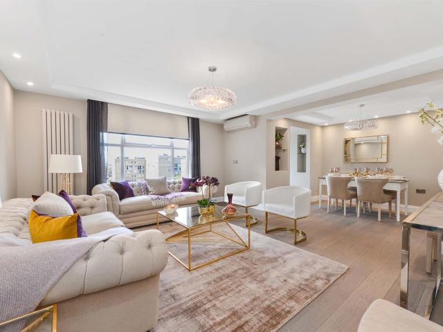 Apartment at St John's Wood Park, City of Westminster