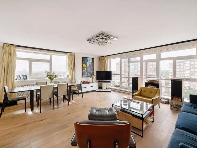 Apartment at St John's Wood Park, City of Westminster