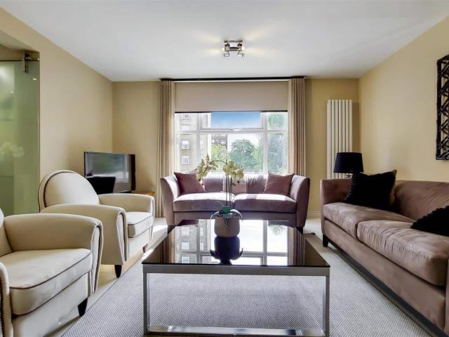 Apartment at St John's Wood Park, City of Westminster