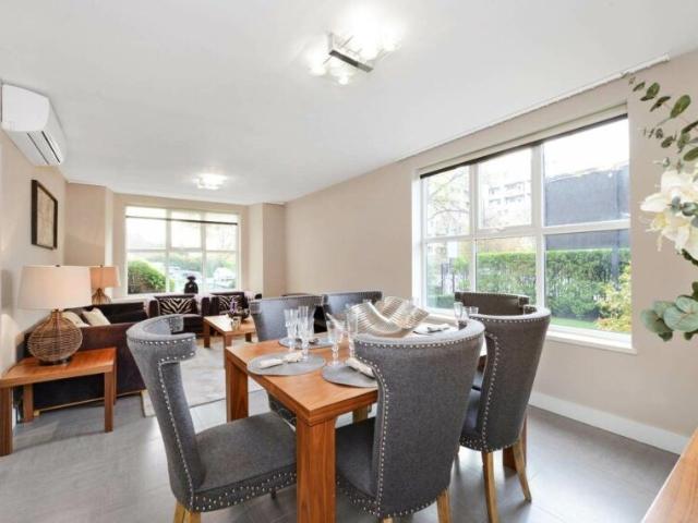 Apartment at St John's Wood Park, Greater London