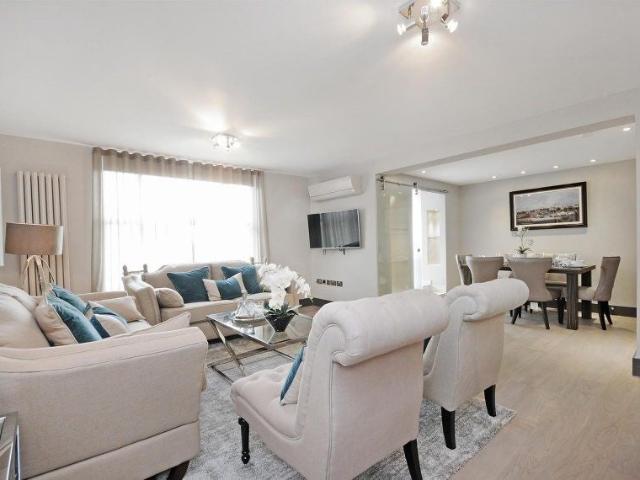 Apartment at St John's Wood Park, Greater London