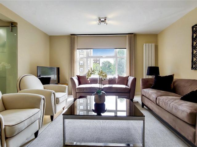 Apartment at St John's Wood Park, Greater London