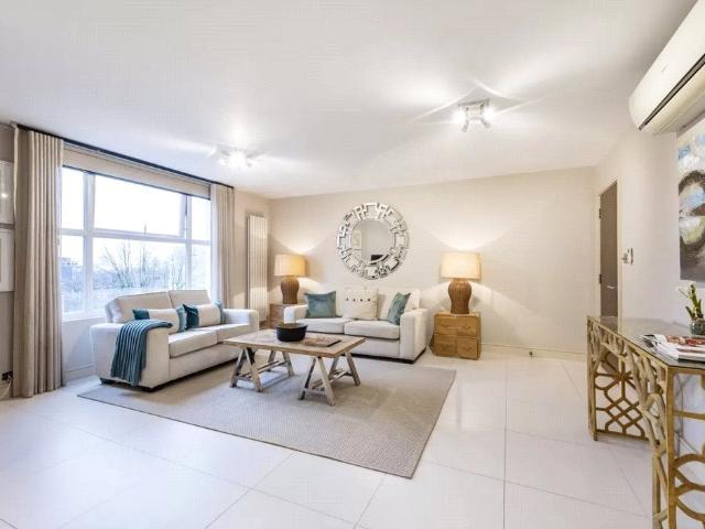 Apartment at St John's Wood Park, Greater London