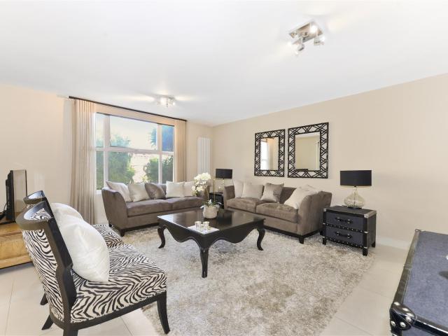 Apartment at St John's Wood Park, Greater London