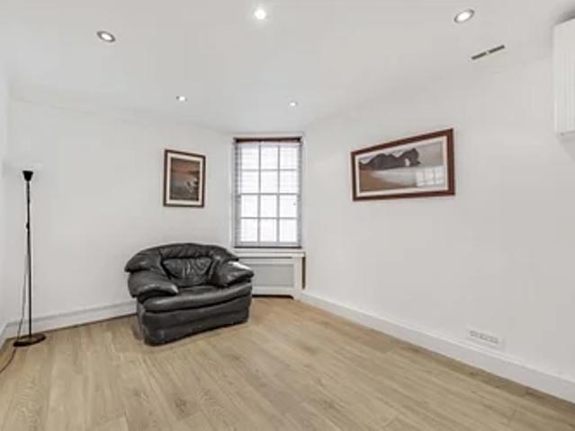 Apartment at St John's Wood Road, City of Westminster