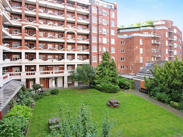 Apartment at St John's Wood Road, City of Westminster