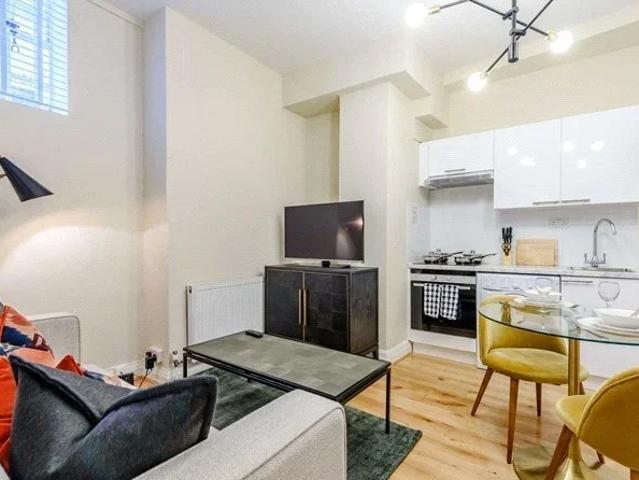 Apartment at St John's Wood Road, City of Westminster