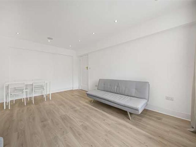 Apartment at St John's Wood Road, City of Westminster