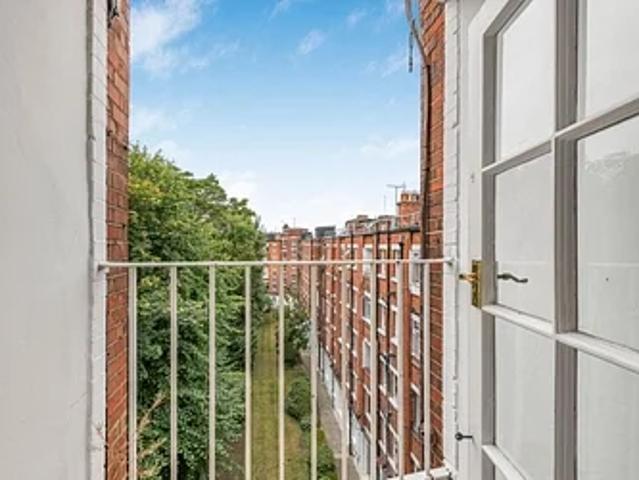 Apartment at St John's Wood Road, City of Westminster
