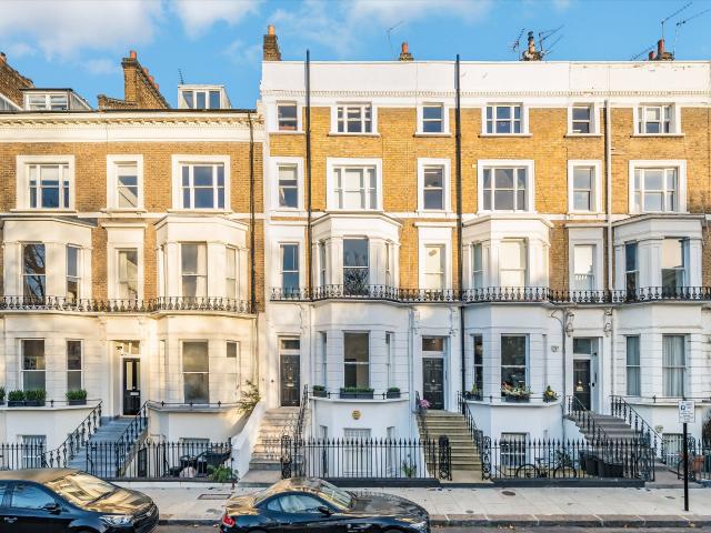 Apartment at St James's Gardens, Greater London