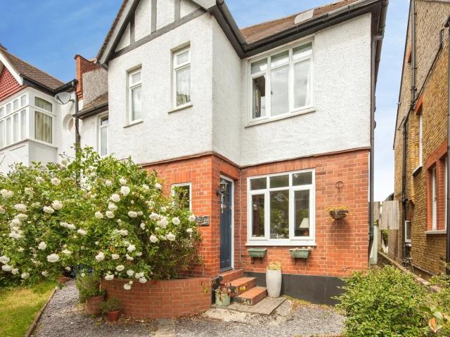 Apartment at St. Julian's Farm Road, Greater London