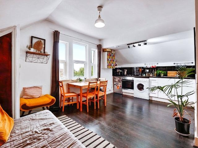 Apartment at St Mark's Rise, Greater London