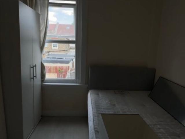 Apartment at St Martin's Avenue, Greater London